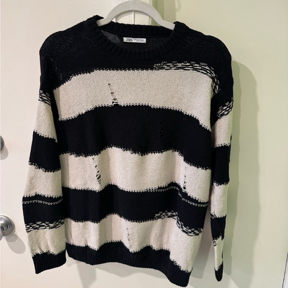 Zara | Sweaters | Zara Mens Crewneck Sweater In Black And White | Poshmark